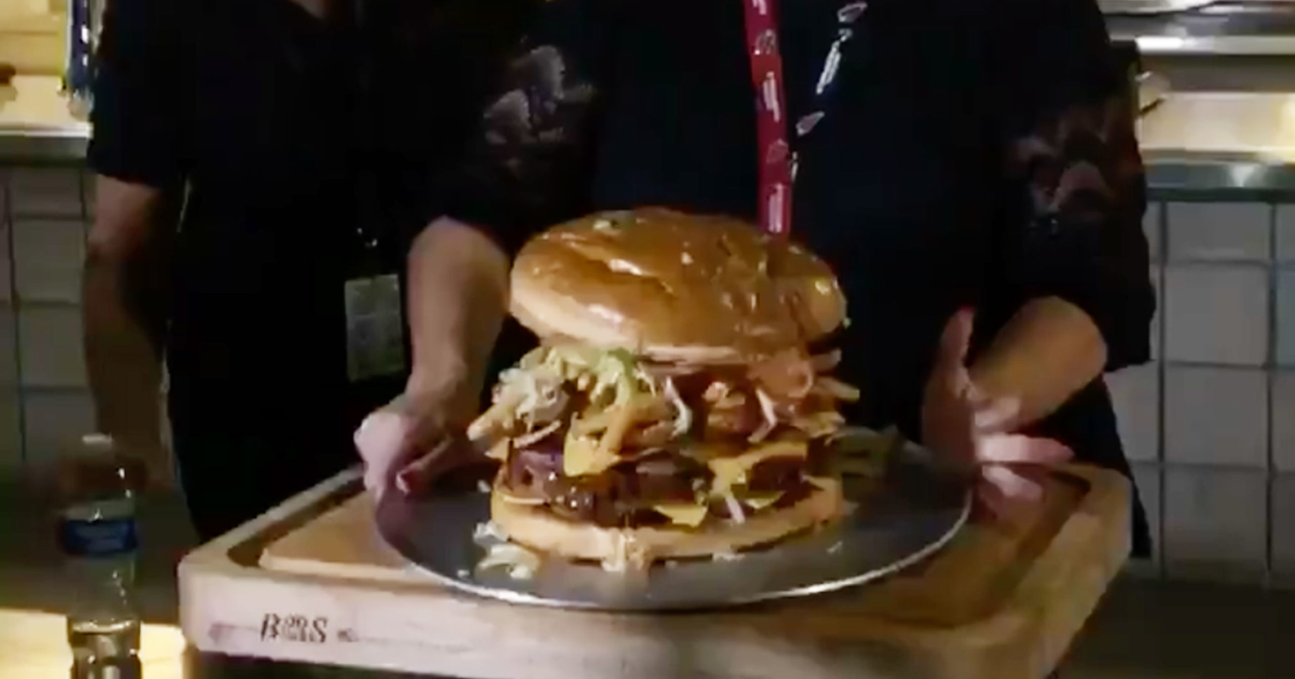 Arizona Cardinals To Sell 7-Pound Mega Burger Costing $75 During Games ...