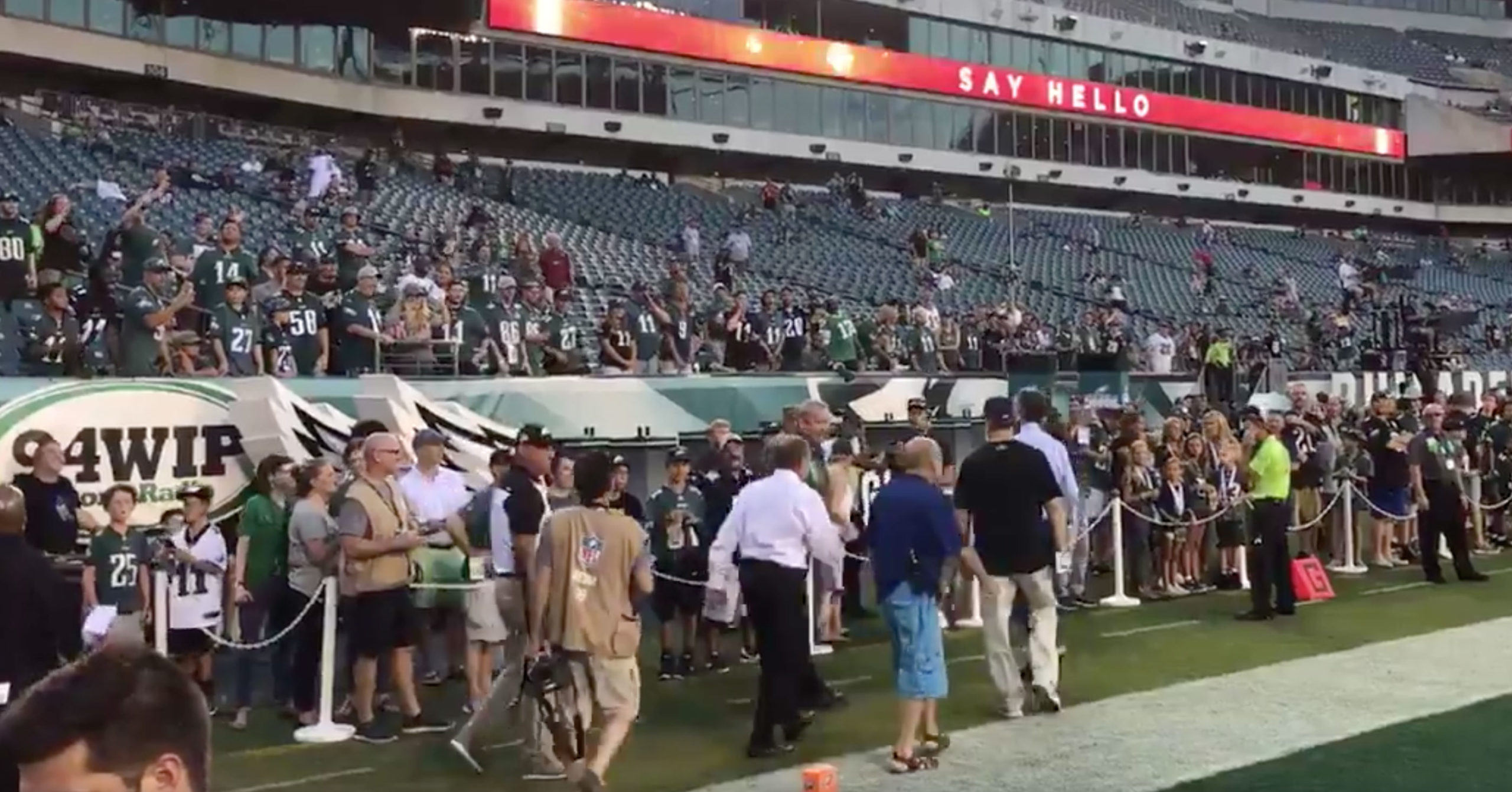 Eagles Fans Booed The Hell Out Of Cris Collinsworth As He Took The ...
