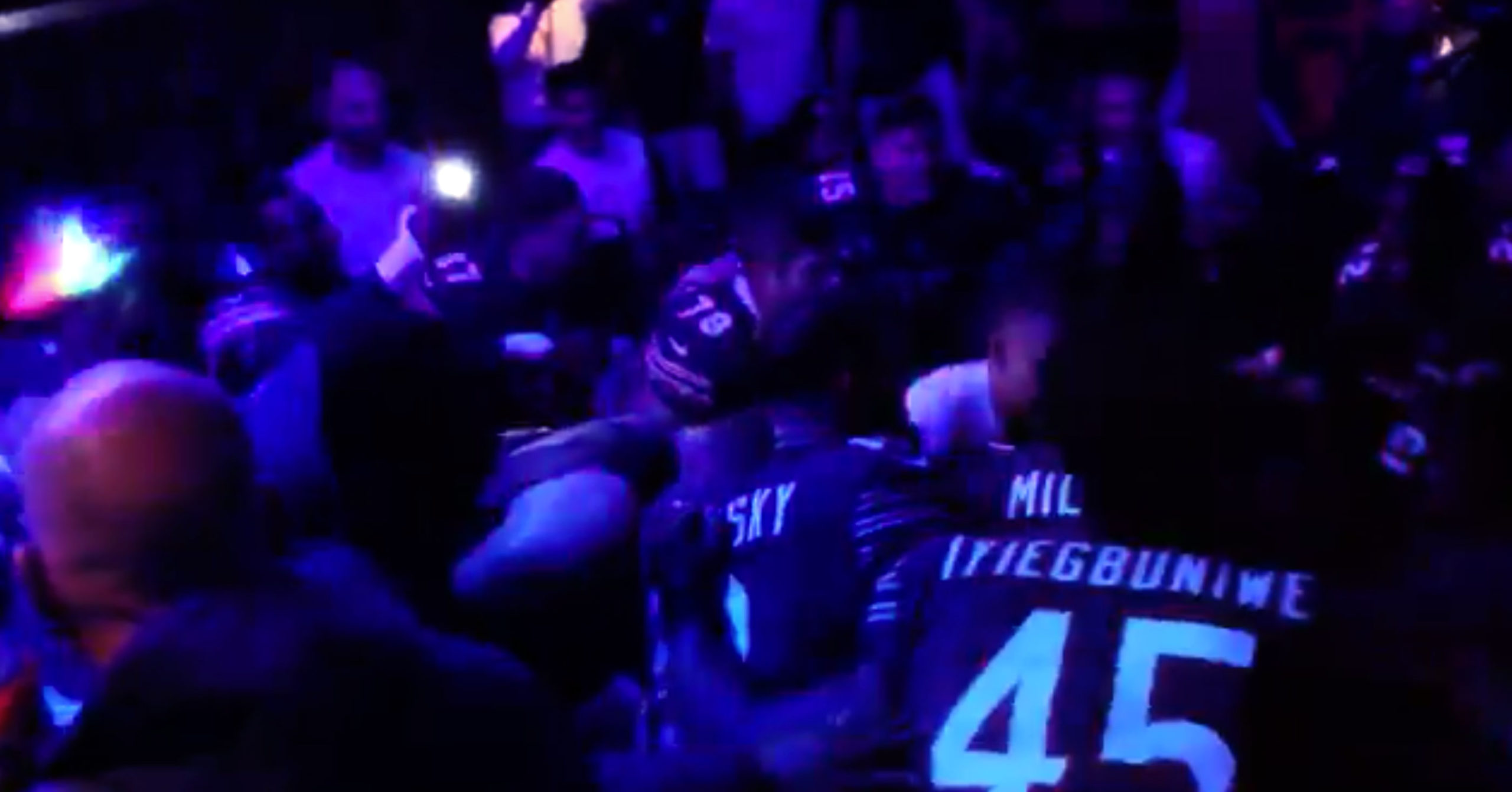 The Chicago Bears Locker Room Literally Turned Into A Night Club After ...