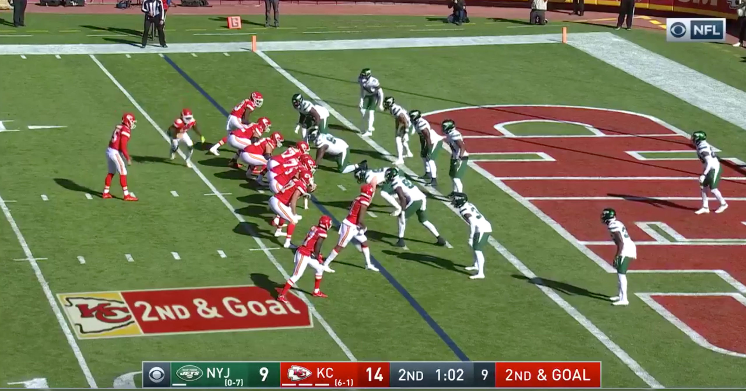 Patrick Mahomes Is Now Throwing Underhand Touchdown Passes (VIDEO)