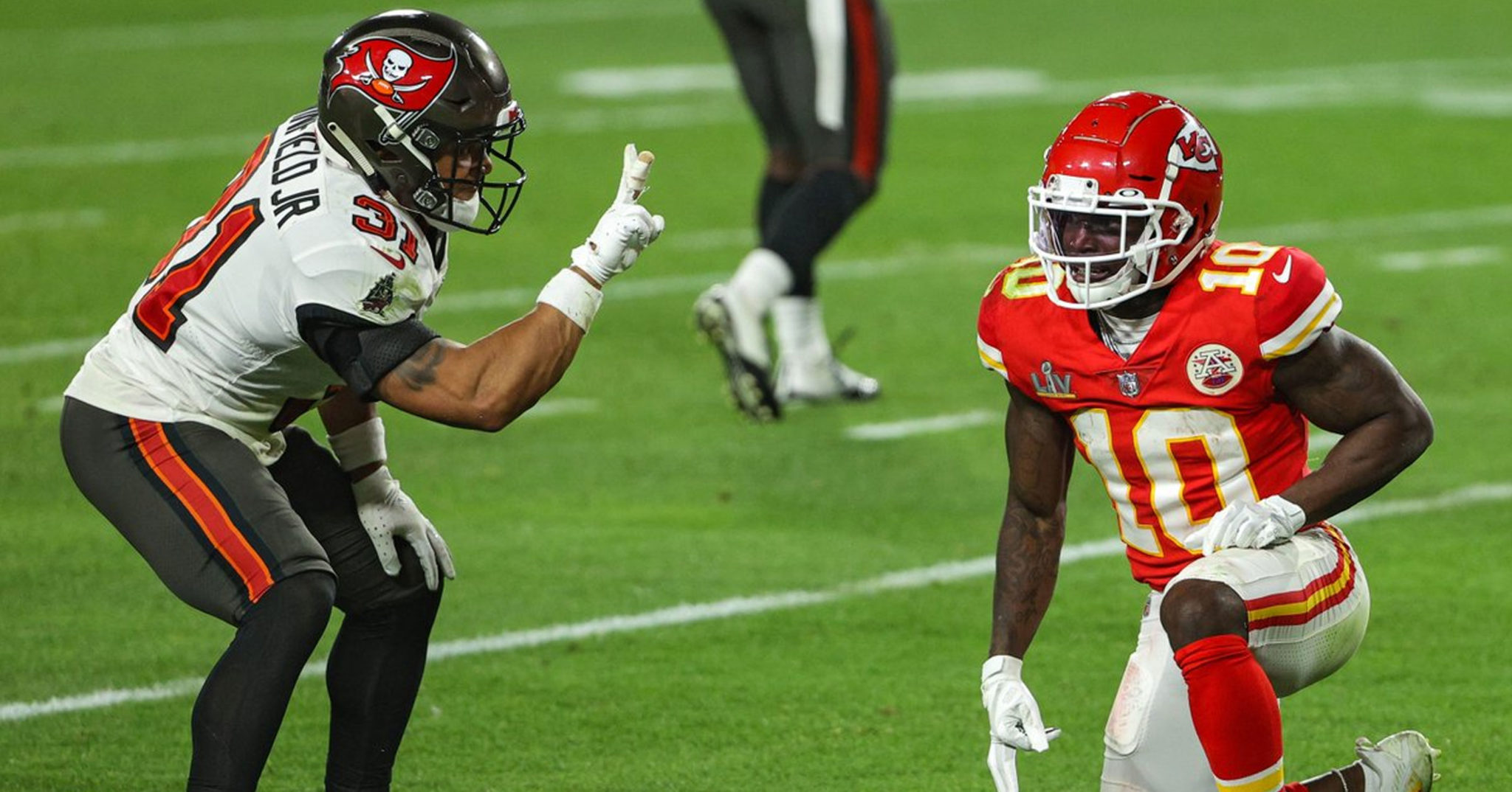 Antoine Winfield Fined $7,815 For Throwing Peace Sign In Tyreek Hill's ...