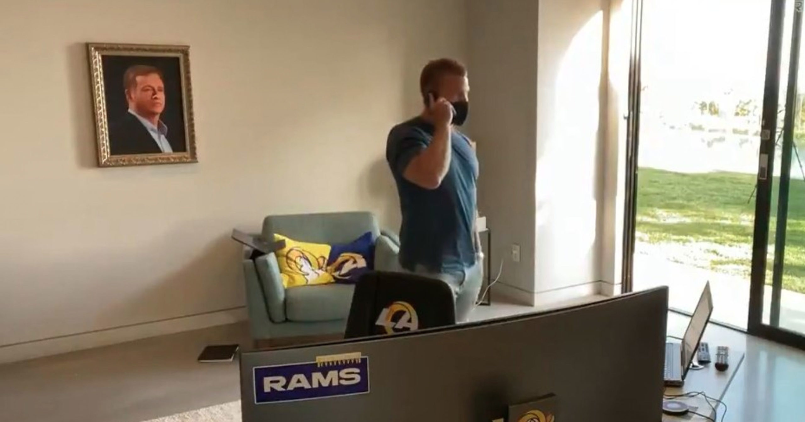 Rams Hilariously Have Portrait Of Roger Goodell Hanging In Their Draft ...