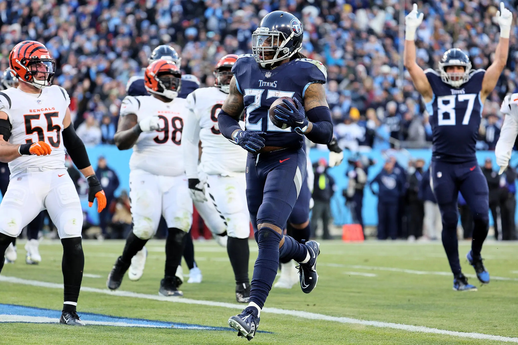 Derrick Henry Is Playing In Playoff Game vs Bengals With Metal Plate ...