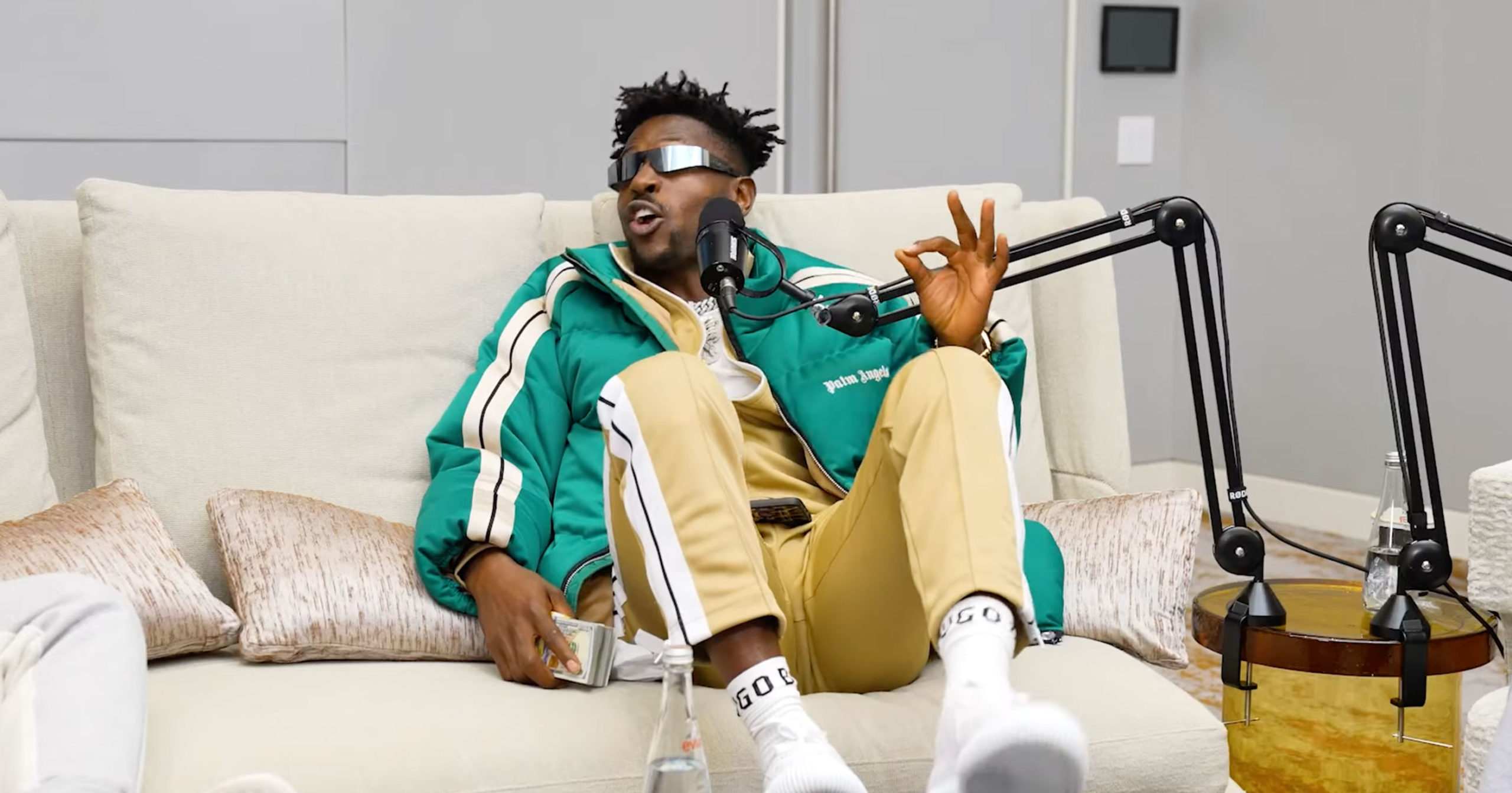 Antonio Brown Says He Thought About Mooning Crowd While Running Off ...