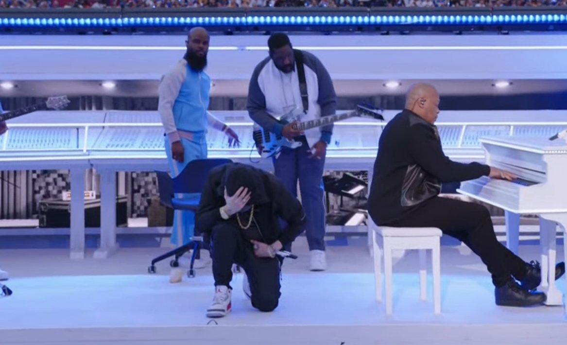 Eminem Takes A Knee For Colin Kaepernick During Halftime Show After NFL ...