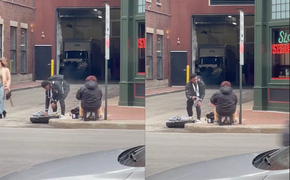 Malik Willis Spotted Helping Homeless Man Near Lucas Oil Stadium During ...