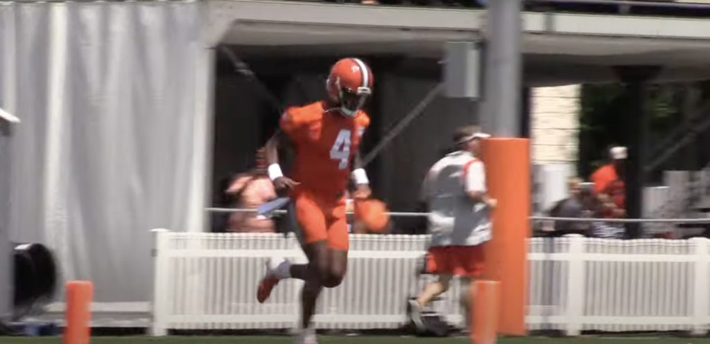 Heres How Browns Fans React To Deshaun Watson Coming Onto Practice