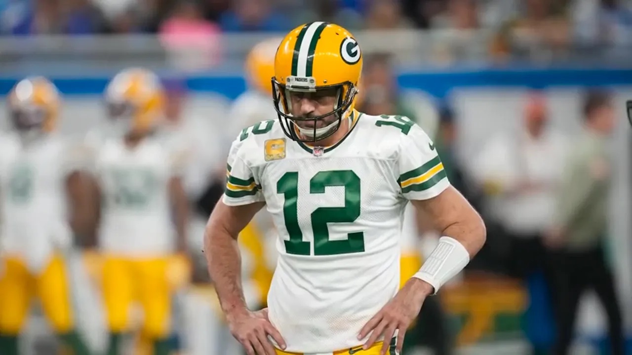 REPORT: "Some Packers Players" Are Frustrated With Aaron Rodgers ...