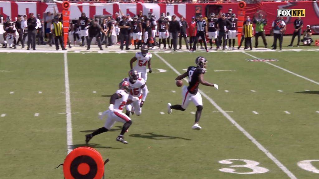 Kyle Pitts Makes A Spectacular One Handed Behind The Back Catch vs ...