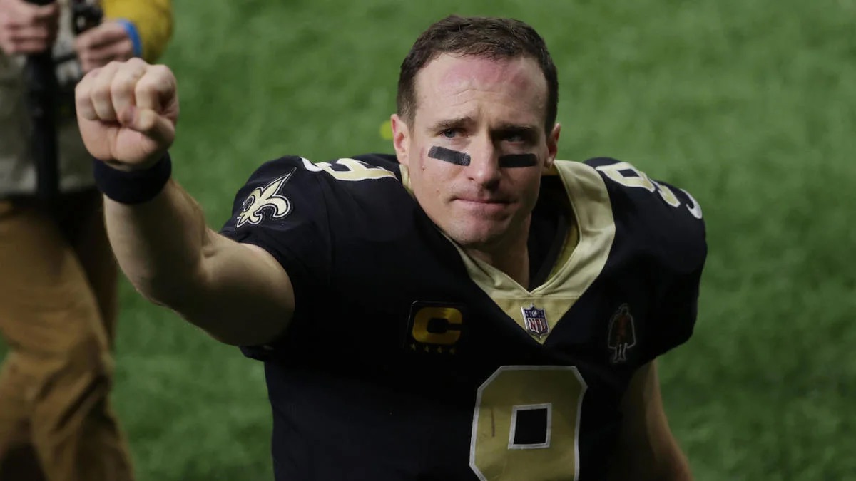 Drew Brees Says His Right Arm "Does Not Work", Throws Left-Handed Due ...