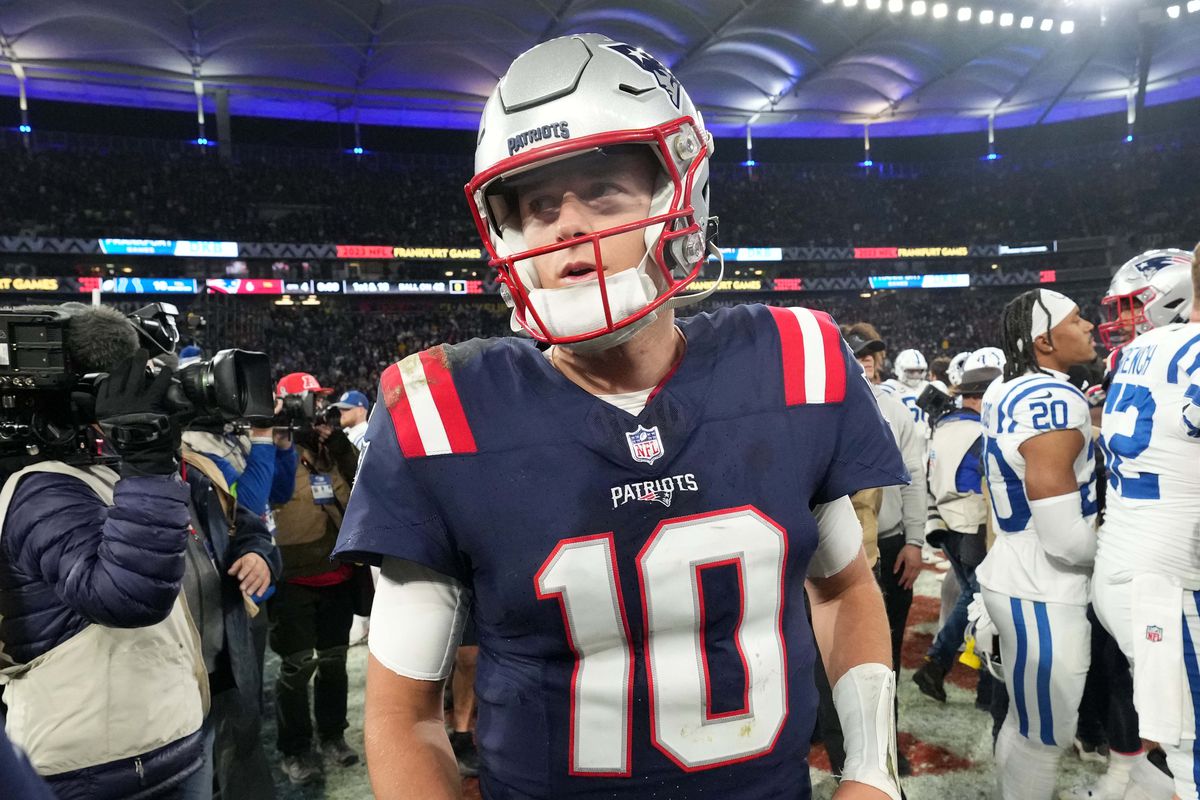 REPORT: Mac Jones Has 'Lost' The Patriots Locker Room Following Loss To ...