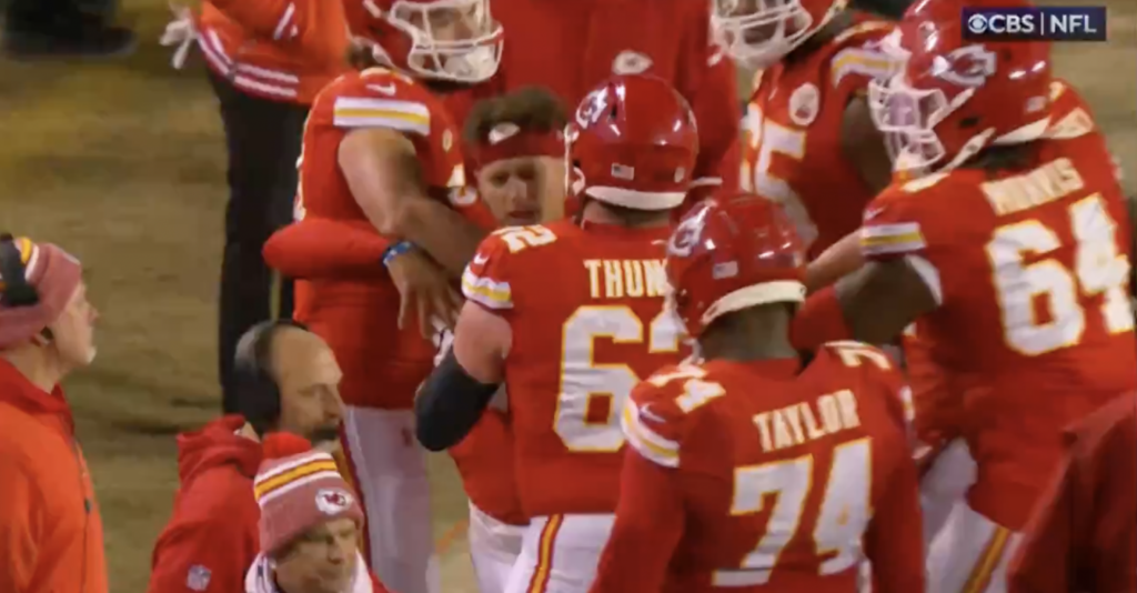 Patrick Mahomes Had To Held Back After He Went After Referee For ...