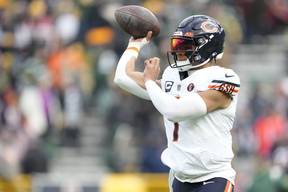 BREAKING: Bears Are Trading QB Justin Fields To Pittsburgh Steelers ...