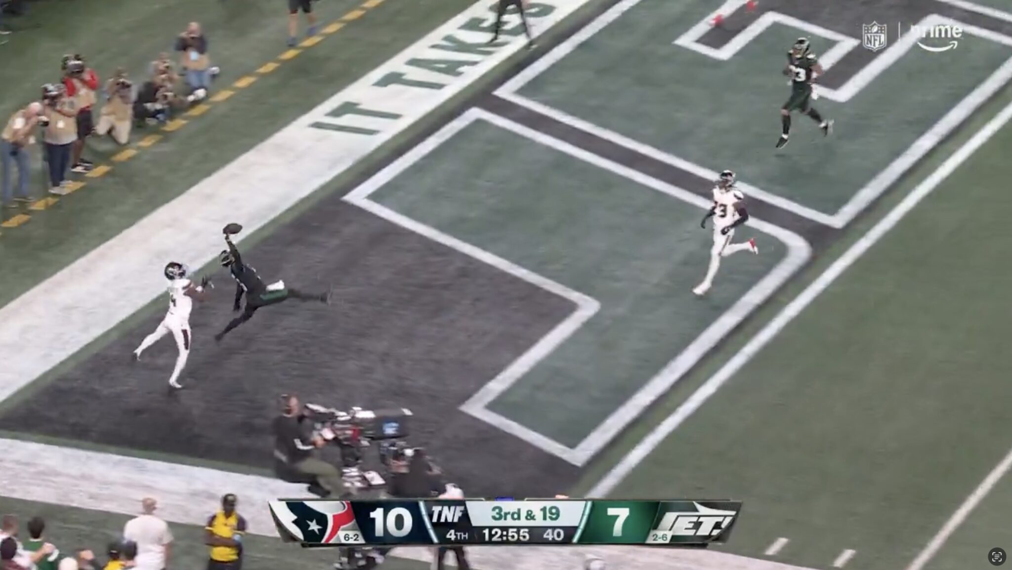 Jets WR Garrett Wilson Makes An Incredible One-Handed Touchdown Catch vs Texans - Daily Snark