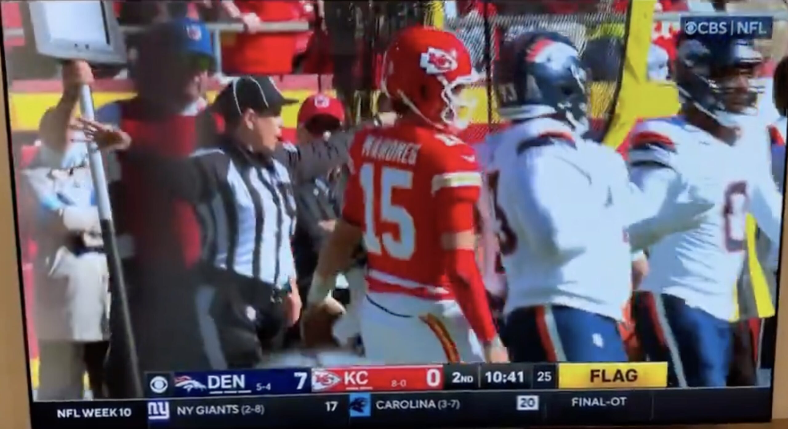 Hot Mic Catches Patrick Mahomes Asking The Referee For Some Help During ...