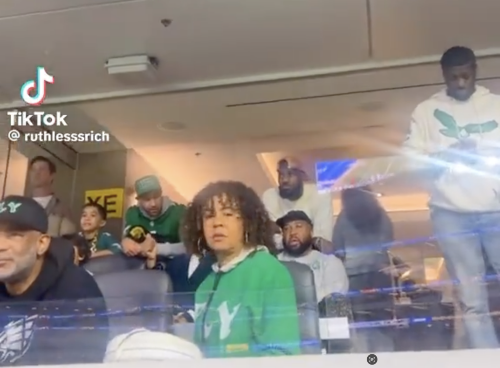 Heckler Accuses LeBron James of Attending 'Diddy Parties' During Eagles ...