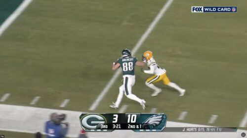 Eagles TE Dallas Goedert Stiff Arms Packers' DB Multiple Times During ...