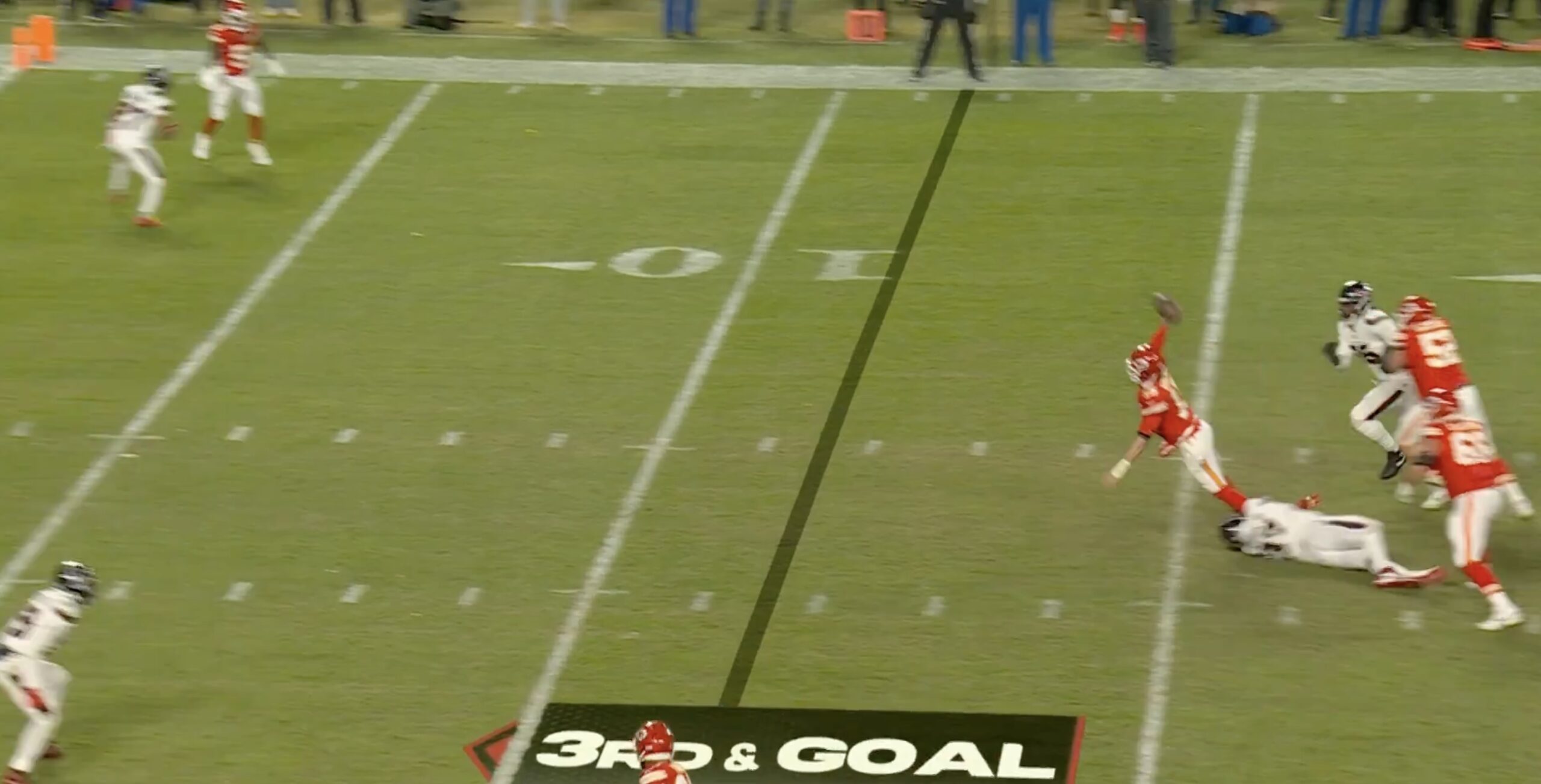 Patrick Mahomes Throws A Touchdown Pass To Travis Kelce As He's Going ...