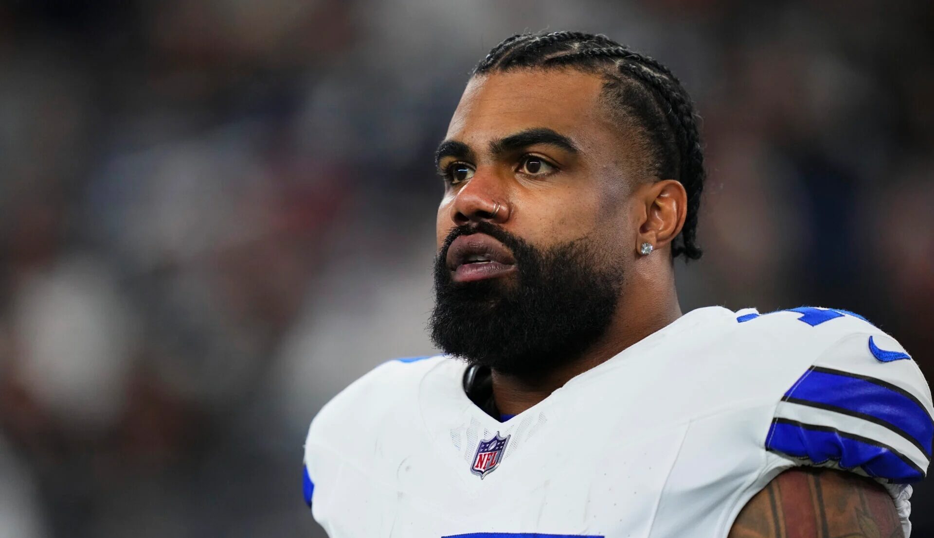 BREAKING: Ex-Cowboys RB Ezekiel Elliott Is Signing With Los Angeles Chargers Ahead Of Playoffs ...