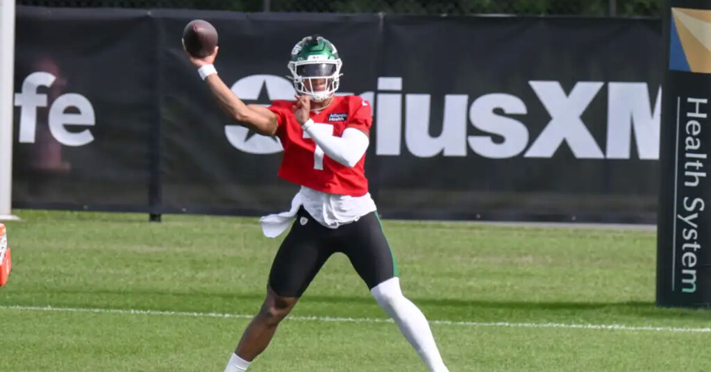 BREAKING: Jets QB Justin Fields Carted Off Practice Field With Leg Injury