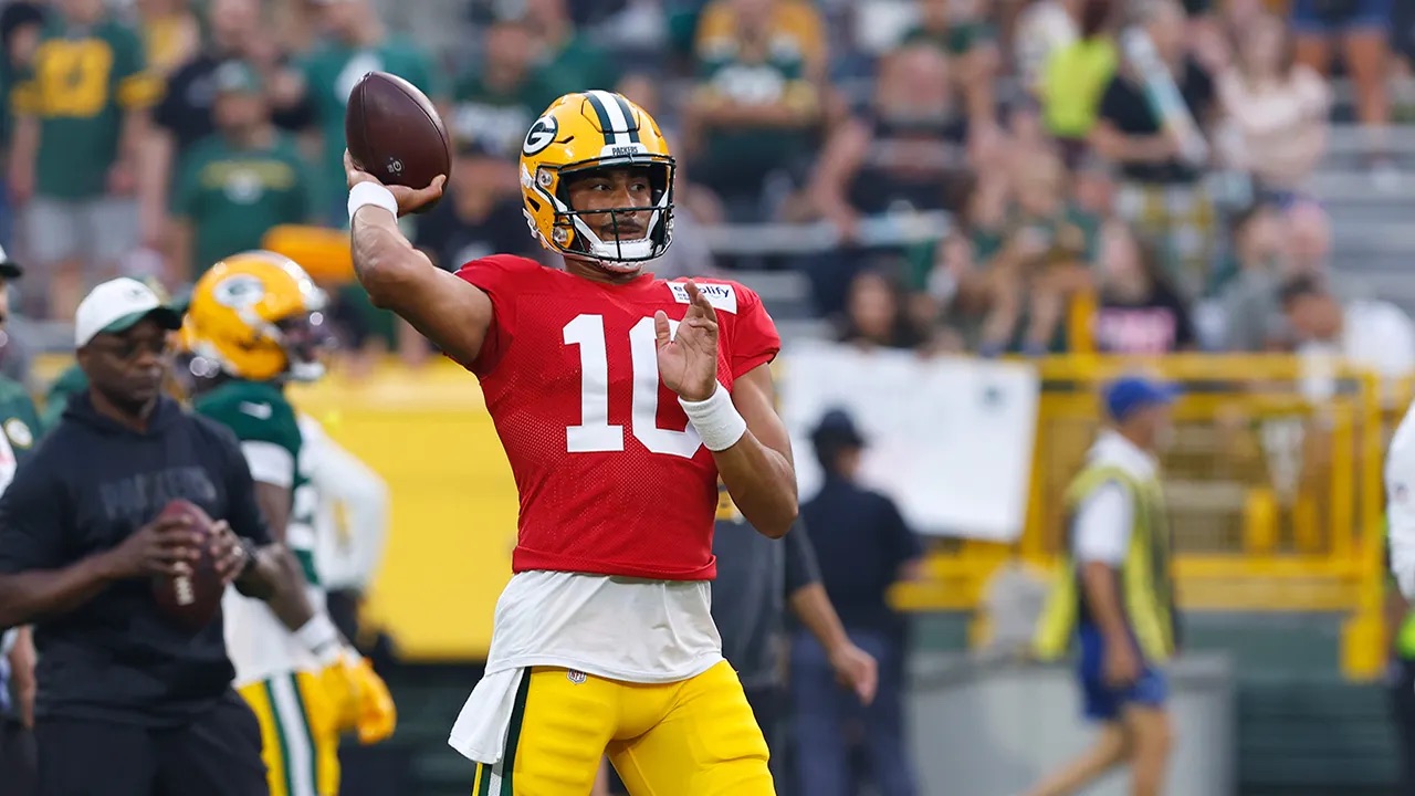 REPORT: Jordan Love Has Surgery To Fix Torn Ligament Thumb - Daily Snark
