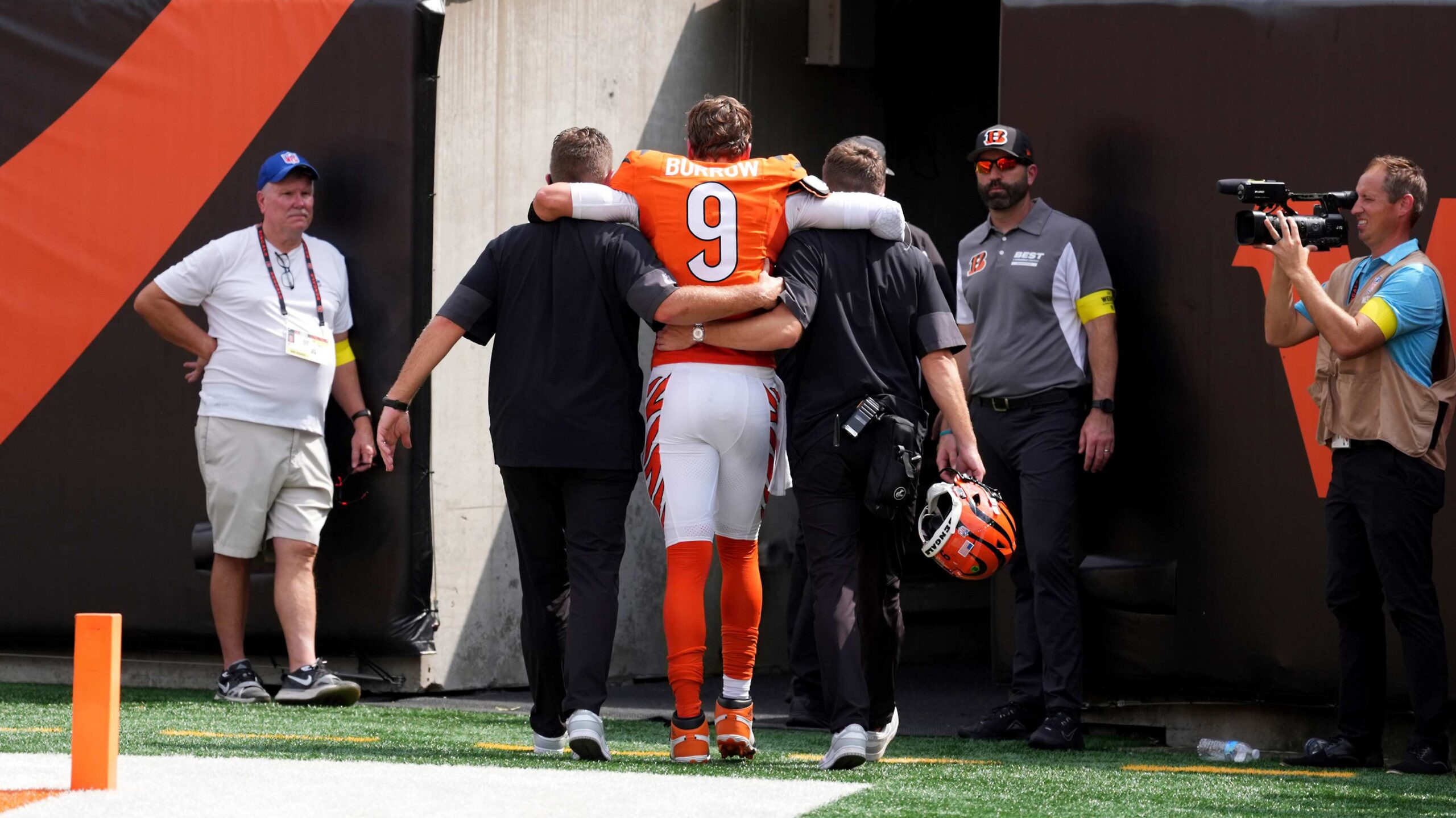 Joe Burrow Expected To Have Surgery On Turf Toe, Likely To Miss Three ...