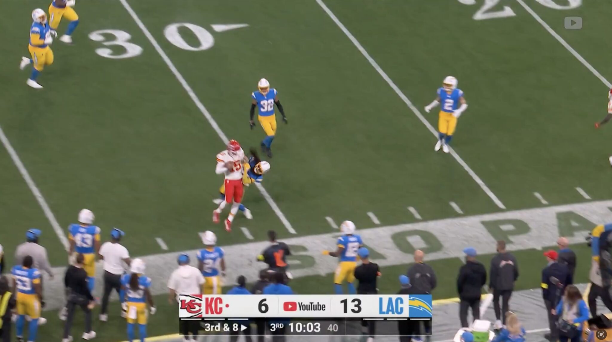 Patrick Mahomes Lowers His Shoulder And Lays Out Chargers Defender ...
