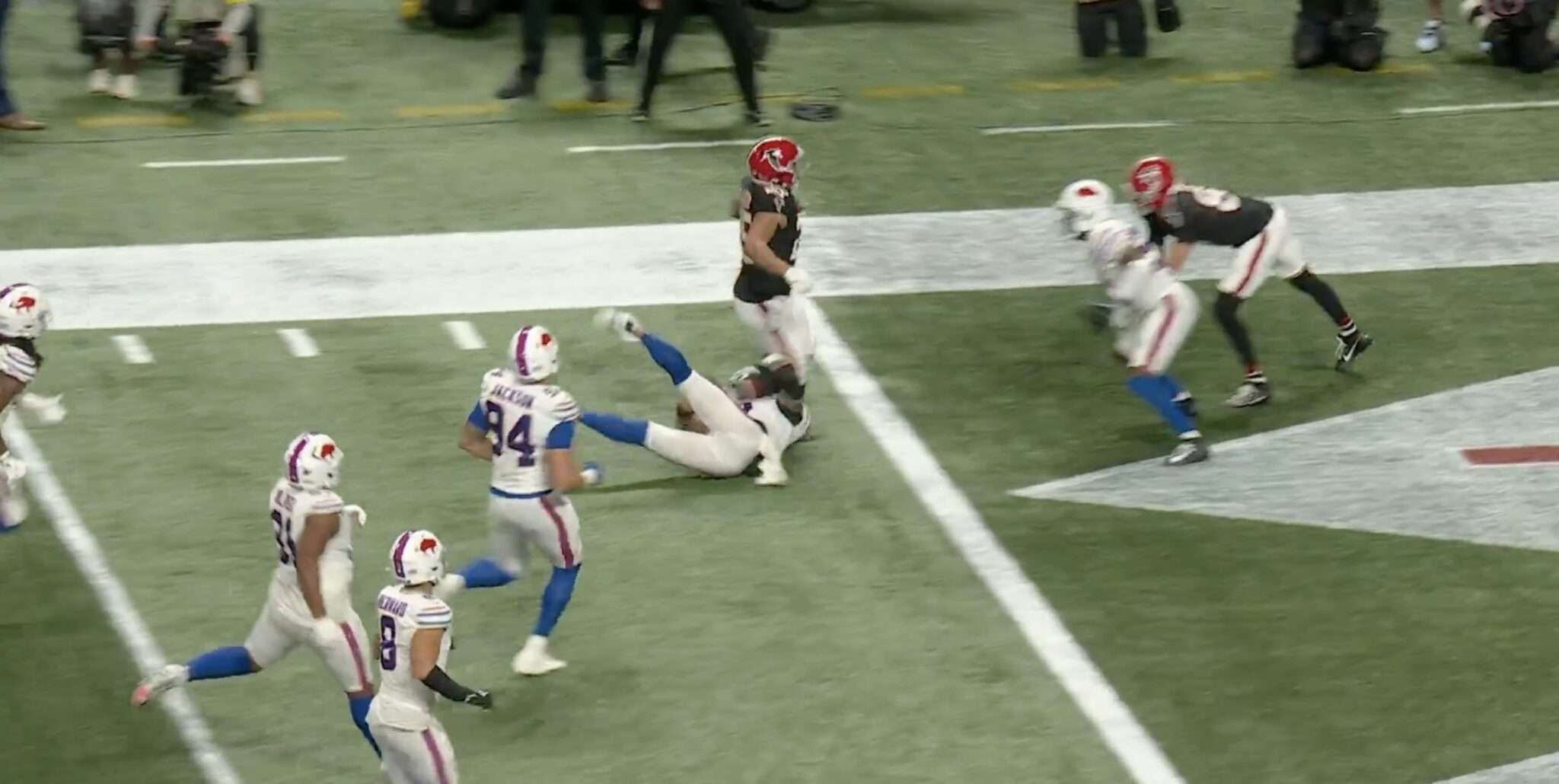 Falcons RB Tyler Allgeier Trucks Bills Safety Tyler Rapp During 21-Yard ...